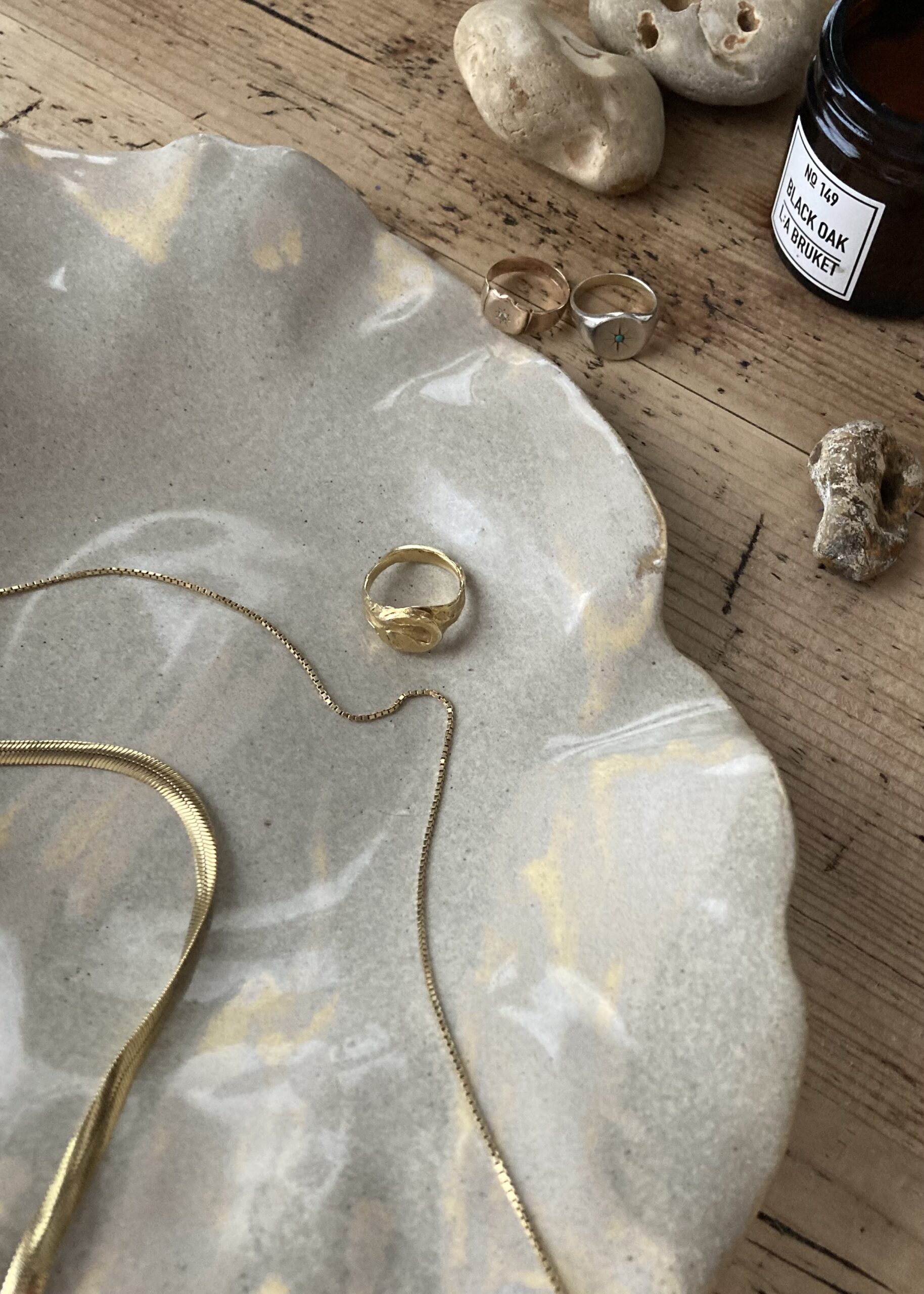 Medium Ceramic Ripple Shell - Kip Hideaways