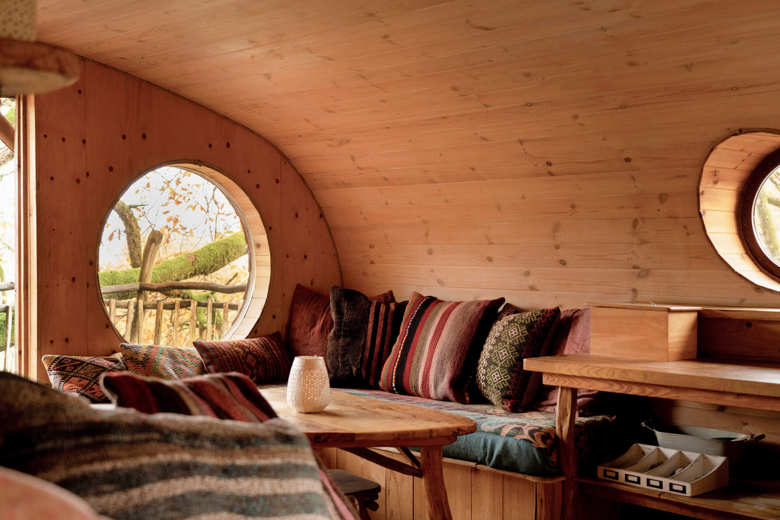 Living Room Treehouses - Kip Hideaways